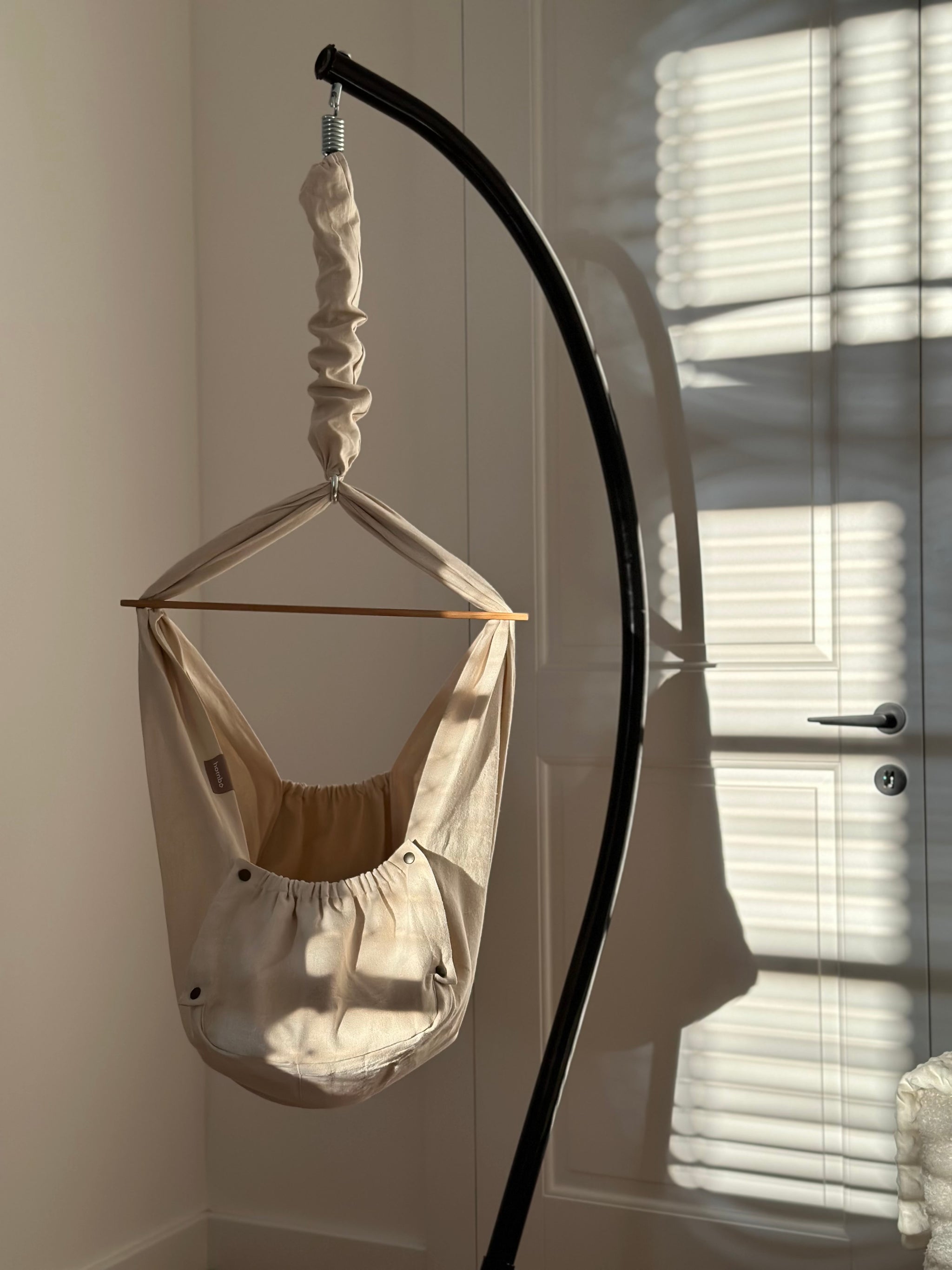 How to hang a homba baby hook hanging cradle?